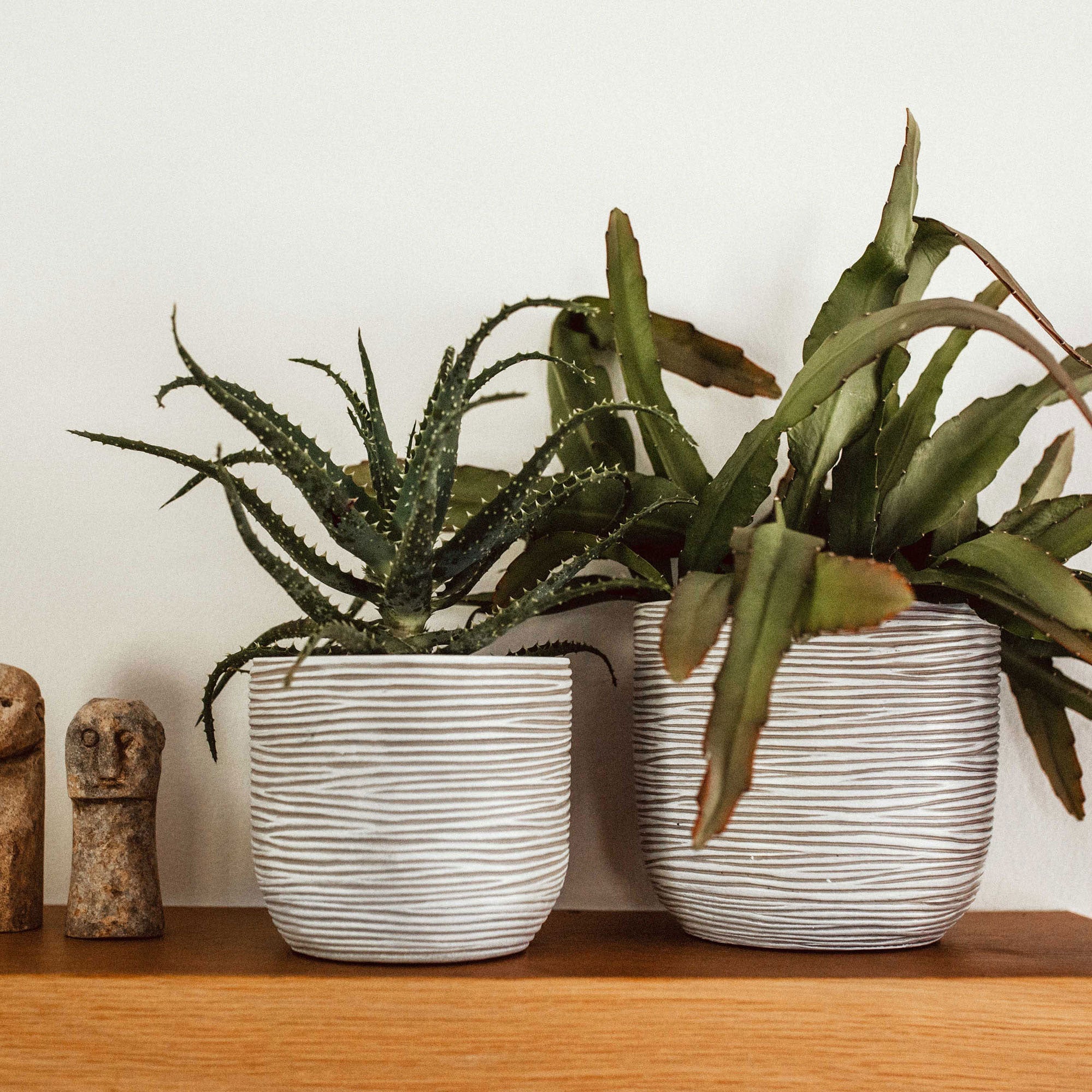 Buy Capi flower pot Nature Rib pot ball round ivory — indoor pot ...
